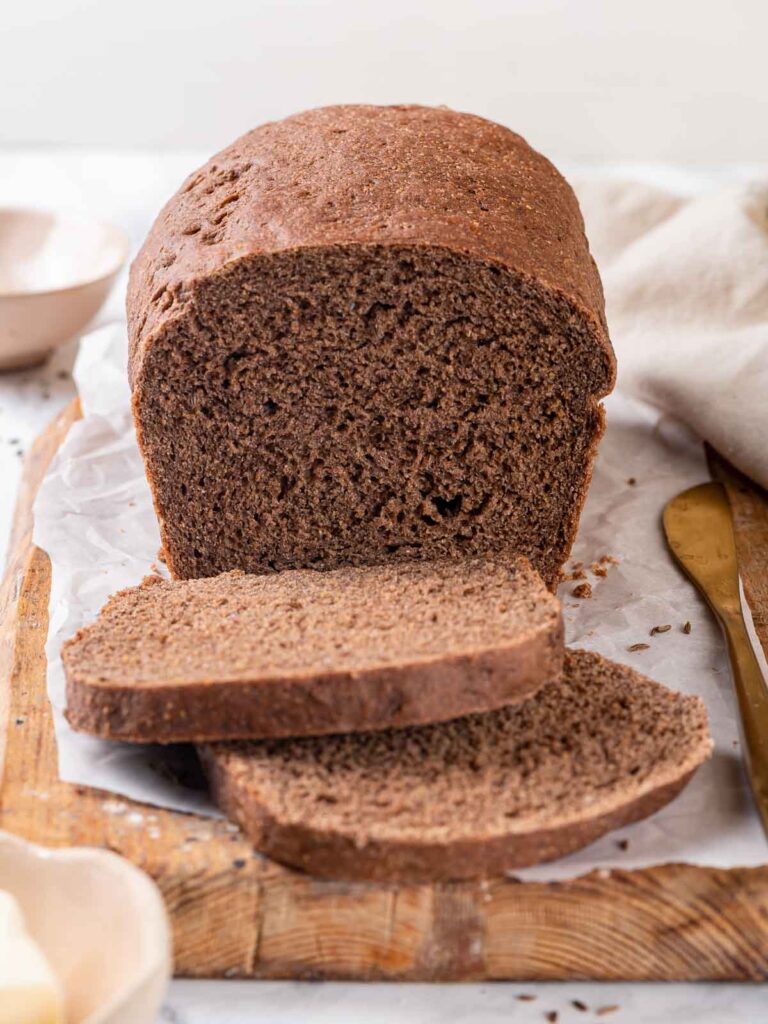steakhouse style pumpernickel bread - Girl Versus Dough